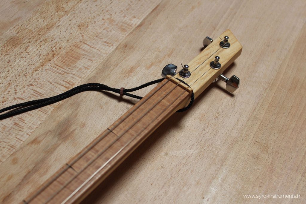 Cigarbox guitar fretless - SYRO Instruments